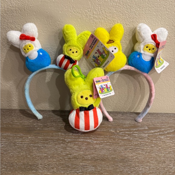 Sanrio | Toys | New Peeps X Hello Kitty Friends Bundle 5 Backpack Clip ...